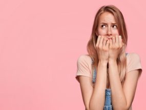 若い人の使う英語「freak out」の意味と使い方