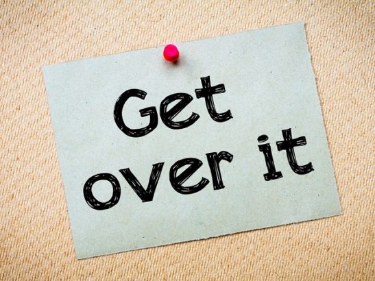 「Get over it.」ってどういう意味？使い方と発音