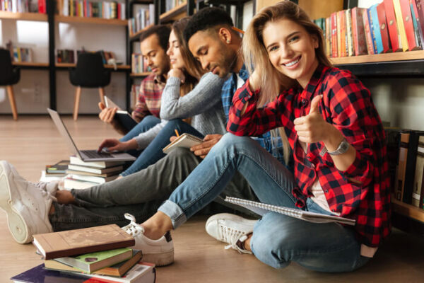 anyoneとsomeoneの違いは？anybody・everyoneとの違いも例文解説